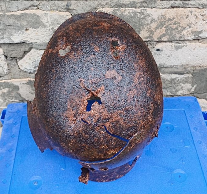 Early Wehrmacht M35 DD battle damaged steel helmet – Stalingrad found ...