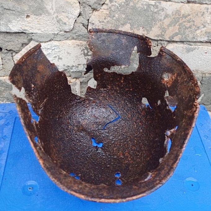 Early Wehrmacht M35 DD battle damaged steel helmet – Stalingrad found ...